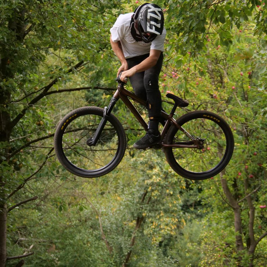 Mountainbike Fahrtechniken & MTB Tricks - binbiken.de